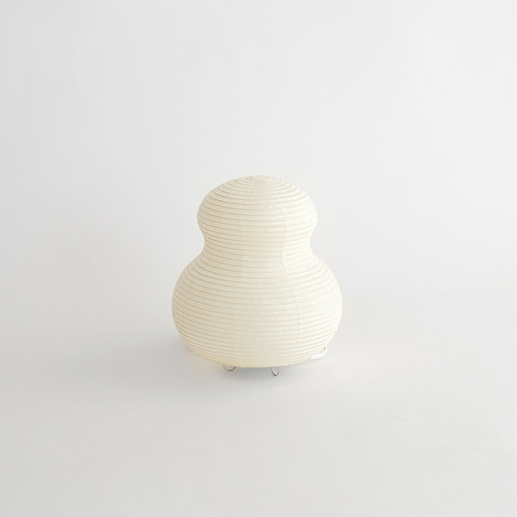 ■Product Details.岐阜の城下町で100年以上の歴史を持つ老舗提灯メーカー浅野商店のPaper moonランプ。デザイナー内田繁氏との共同開発によって生まれたちょうちんの技術とモダンな見た目が融合したランプです。和風な質感とコ...