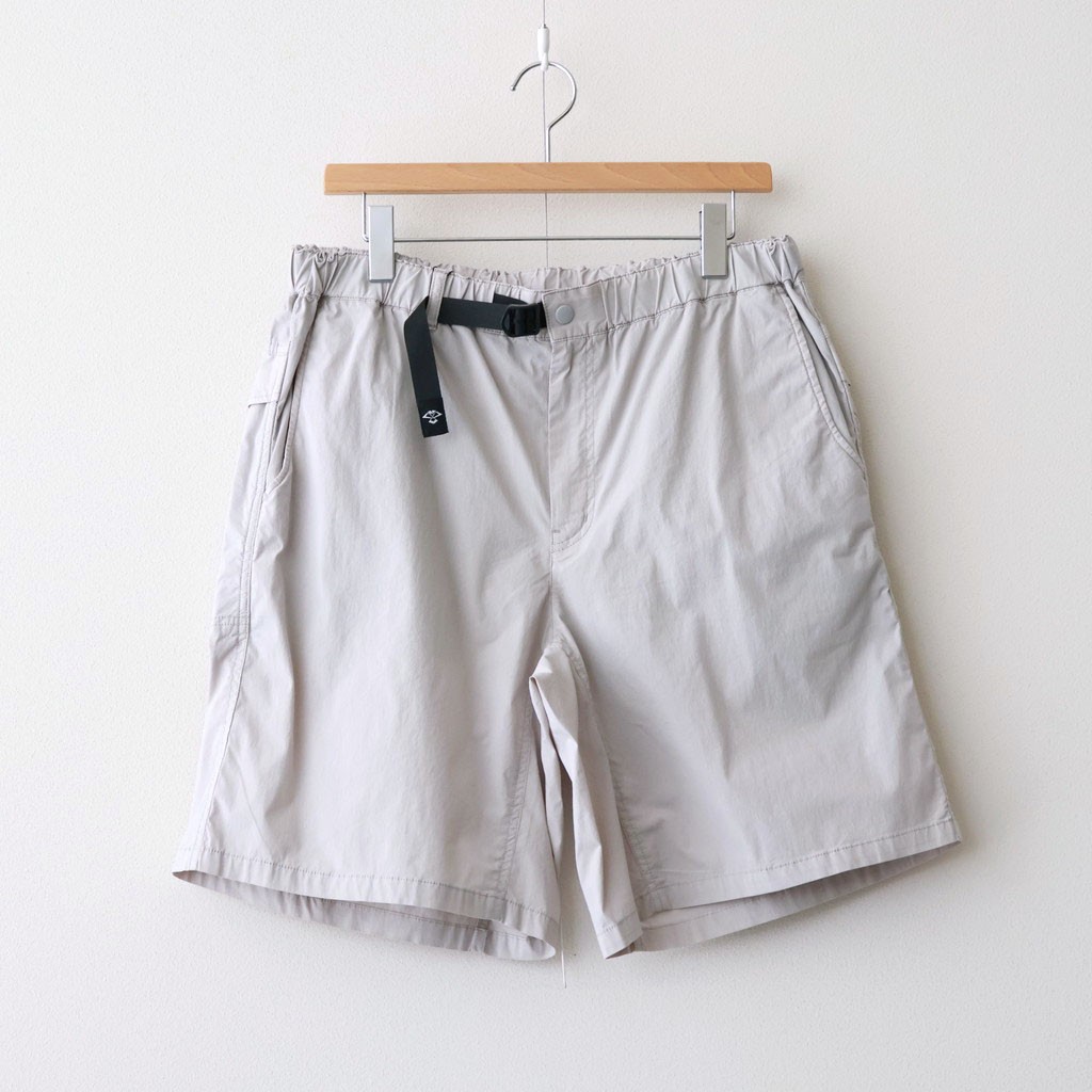 □PRODUCT DETAILStone Masterの姿勢を凝縮した新たなスタンダードStone Master PantのショーツバージョンStone Master Shorts。 ルーツであるクライミングパンツの可能性を広げ、あらゆるフ...