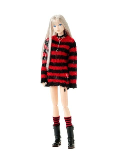 CCSは素材やディテールにこだわり、トレンドをデイリーユースにアレンジしたドールファッションブランド。 PW-momokoが着こなします。 かわいいだけじゃ物足りない。「CCS 26SS momoko」は、ダメージ感が効いたパンクスタイルで...