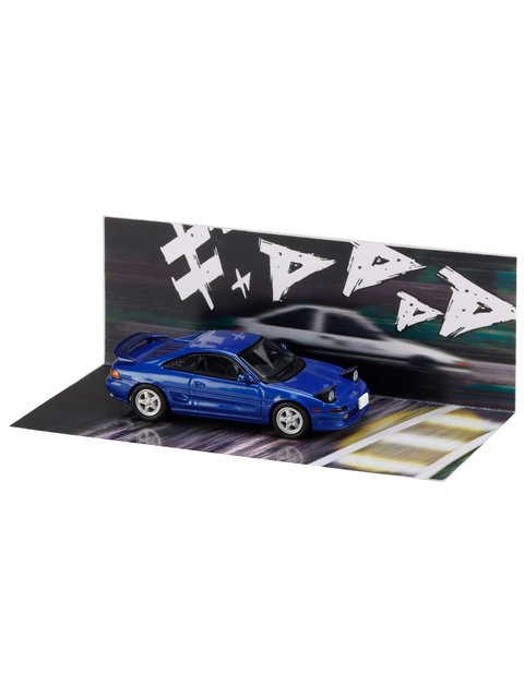 1/64スケールダイキャストモデル＆ディオラマセット、「Toyota MR2 (SW20)/『頭文字D』小柏カイ VS 藤原拓海」が登場！ 本モデルは、漫画『頭文字D』に登場する名バトルシーンをモチーフに、MR2(SW20)を立体化したディ...