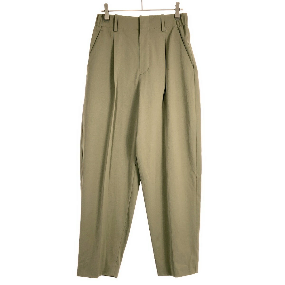 商品管理ID：ITKE3RPCINYQ HELIOPOLE エリオポール タックテーパードパンツ 4211-1601 コンディションについて コンディションランクの基準は、当社が設けた基準となります。 感じ方には個人差がありますので、参考程...