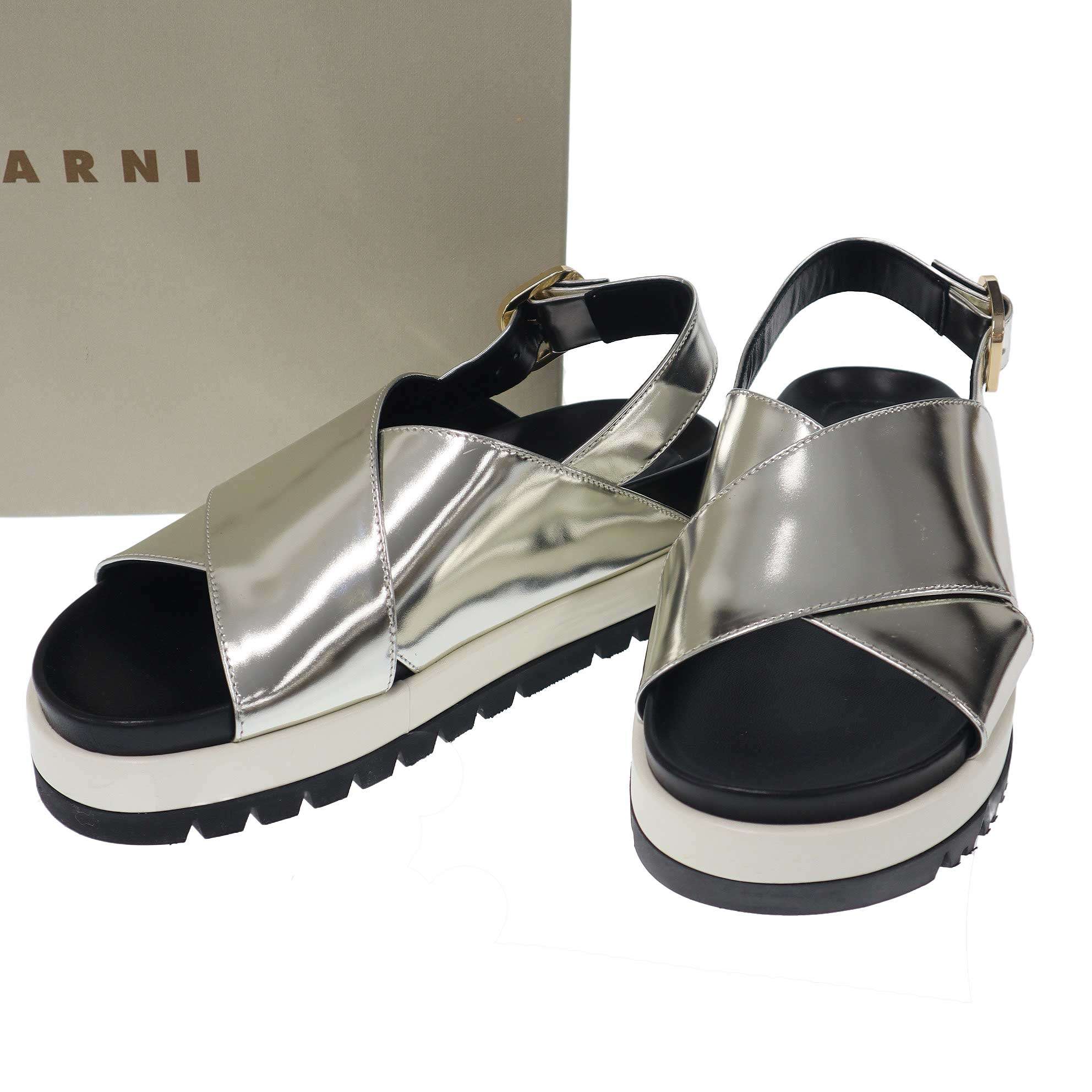 商品管理ID：ITNFA5PZBTR8 MARNI マルニ FUSSBETT フスベット クロスストラップメタリックサンダル FBMSV11G02 コンディションについて コンディションランクの基準は、当社が設けた基準となります。 感じ方に...