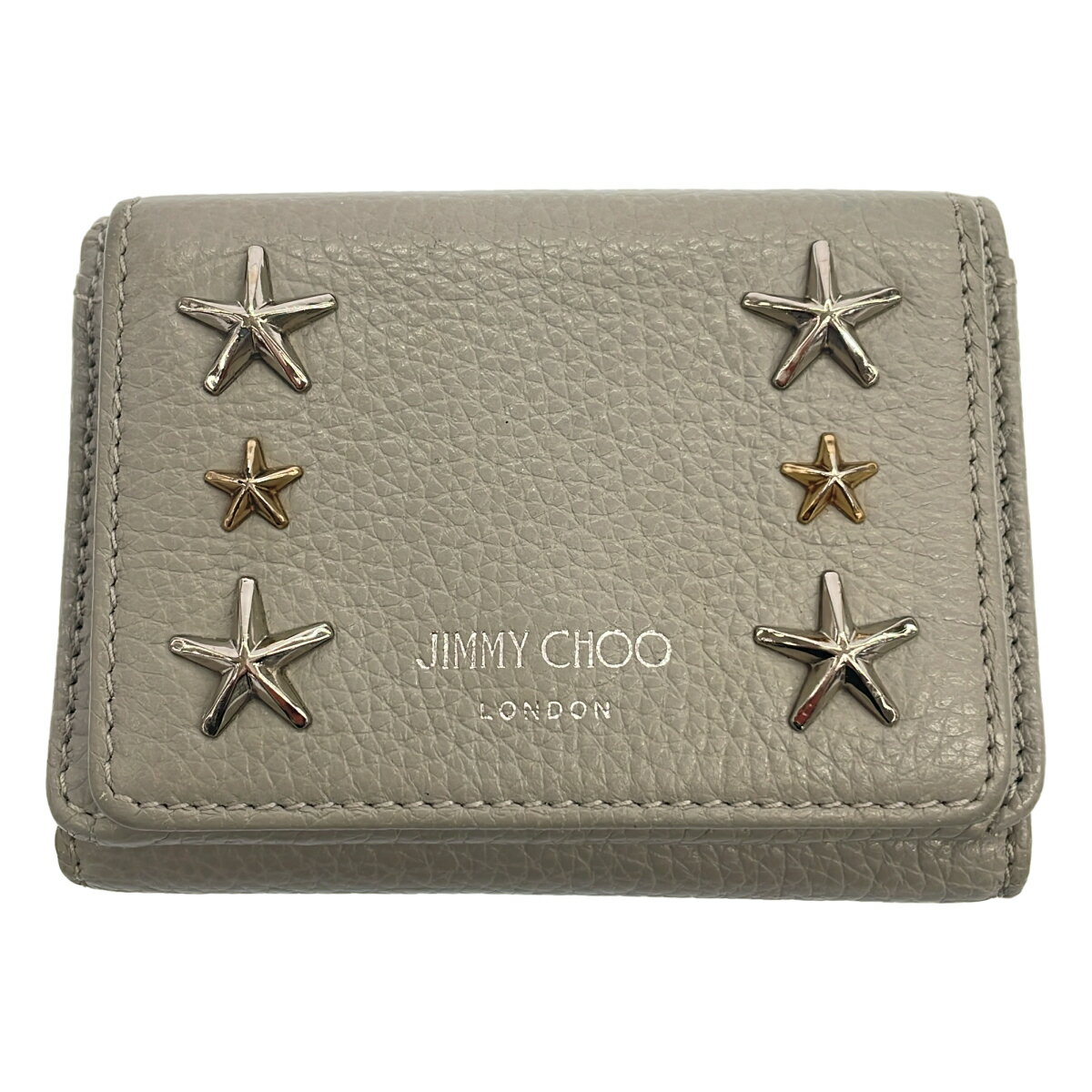 商品管理ID：ITE5P1FIQGFK JIMMY CHOO ジミー チュウ NEMO UUF202 スタースタッズコンパクトウォレット コンディションについて コンディションランクの基準は、当社が設けた基準となります。 感じ方には個人差が...