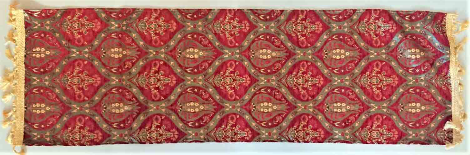 イスタンブールのショップで見つけました。 サイズ150cmX43cmエキゾチックなトルコ織物のテーブルランナー、 タペストリーにもどうぞ。