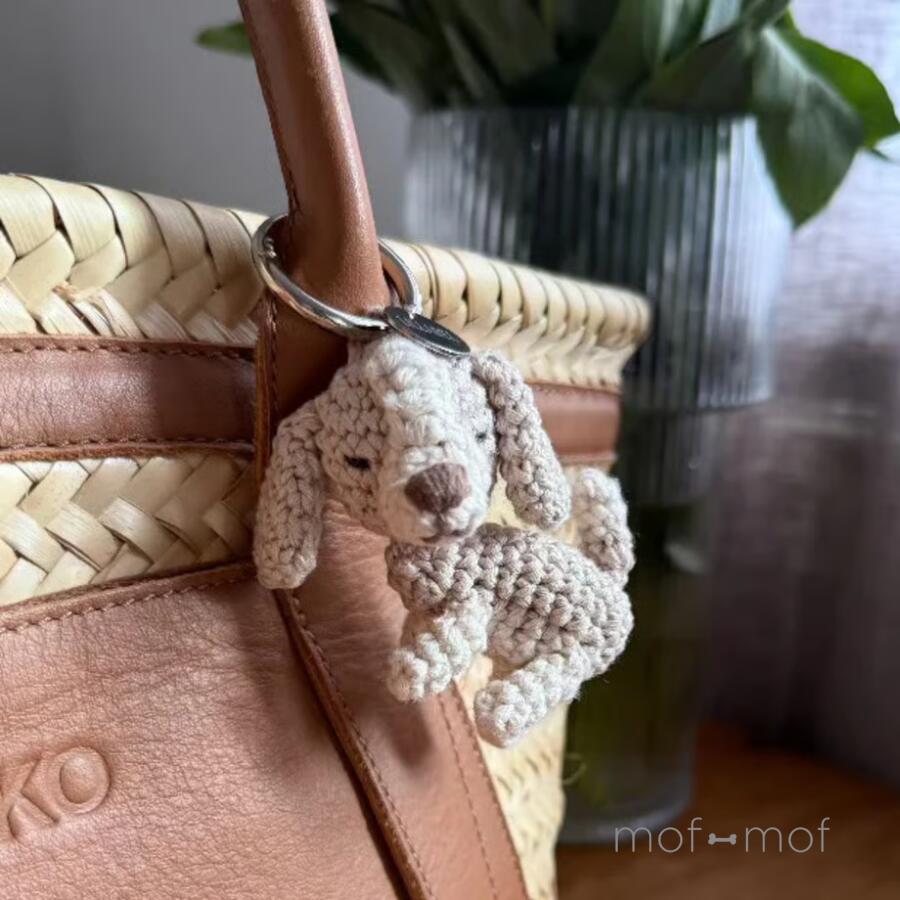 [LILLY] わんこチャーム わんこ好きにはたまらない、オーガニックコットンの糸で丁寧に手編みされたチャーム -ナチュラルなベージュとホワイトに茶色のお鼻がかわいい -細部までこだわってつくられています -手編みなので個体差があります -...
