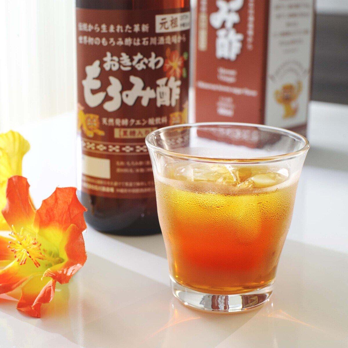 もろみ酢とは、沖縄の蒸留酒『泡盛』の製造過程で発生するもろみ粕を搾ってつくる清涼飲料水です。 このもろみ粕には、泡盛特有の黒麹菌の働きで造られたクエン酸や必須アミノ酸が含まれており、もろみ酢は健康飲料として注目され人気があります。元祖：もろ...