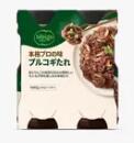 【商品の特徴】 ・1本840gの2本セット ・牛肉を漬け込めば簡単に、柔らかプルコギができます ・梨ピューレ、たまねぎピューレ、りんごピューレが入っておりフルーティーで爽やかな甘さが感じられます ・漬けて炒めるのが基本ですが、焼肉のたれとし...
