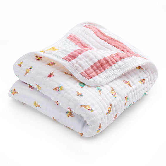 ★aden + anais essentials★ 大人気のコットンモスリンを使ったスワドルをはじめ、ビブ、ブランケット、スリーピングバッグ(スリーパー)などの定番商品を「毎日たくさん使って欲しい」という想いから誕生したエイデンアンドアネイ...