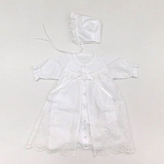 退院やお宮参りで使えるセレモニードレスです。 本体素材は年間使えるスムース素材です。 中のガウチョオールは裾が広がってドレス型になり、新生児期のオムツかえも簡単。 動きが活発になってくる乳児期は股割れカバーオールとして2ウエイに使えます。 ...