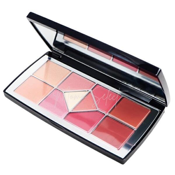 ★商品情報 10色のアイシャドウが調和したアイシャドウパレット。レオパード プリントへのオマージュとして、ディオール クチュール パターンが施されたケースにセットされています。クリーミーで心地よい生質感のテクスチャーは、まぶたの溝や小ジワに...