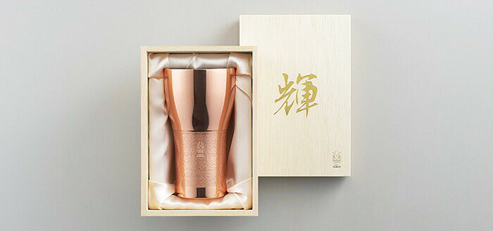 【2022 STAGE GIFT CATALOG 229シリーズ】はコチラ 【商品名】 「輝」純銅ビアタンブラー 【品番】 KG-01 【商品コード】 1001862 【材質】 純銅（内面錫めっき） 【サイズ】 約φ77×135mm（約18...