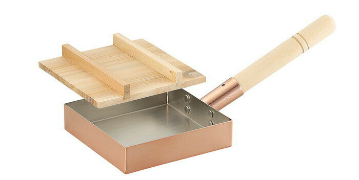 【2026 STAGE GIFT CATALOG】シリーズはコチラ 【商品名】 （CNE115KB）本職用玉子焼き15cm（木蓋付） 【商品CD】 15391 【JAN】 4995284511242 【仕様】 本体：銅、ハンドル・蓋：天然木...