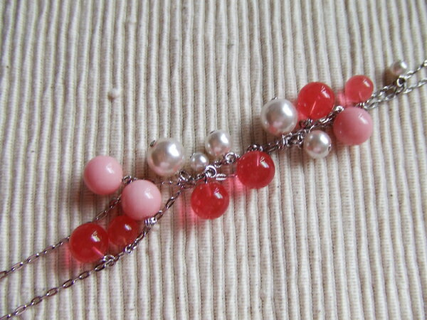 Le Nuageはフランス語で”雲”という意味。この雲のようで、キャンデイのようなきらきらとしたガラスはひとつひとつ職人さんが手作りしたもので、その綺麗なガラスがたわわについた素敵なペンダント！サイズ：48cm（長さ調節可能）材質：Star...