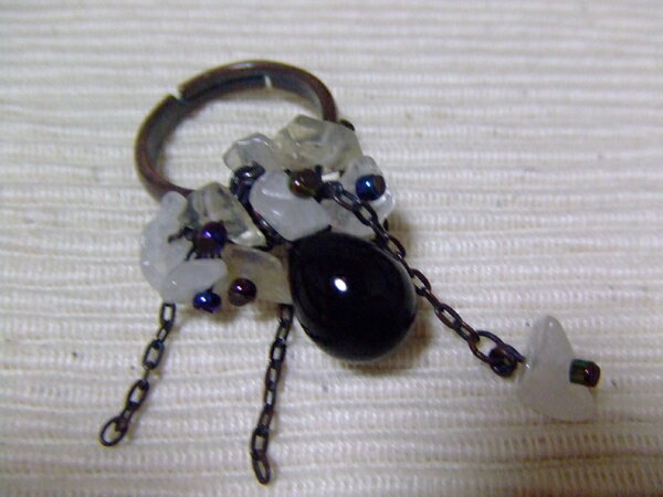 Le Nuageはフランス語で”雲”という意味。ひとつひとつ職人さんがハンドメイドしたガラスを使ったとっても個性的で見たこと無いようなたわわガラスリング！サイズ：フリーサイズ材質：Starling Silver 925,　Handmade ...