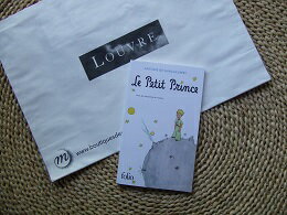 フランス　パリで有名なサンテクジュペリの星の王子さまのフランス語本。楽しい素敵なストーリーで、フランス語の勉強に役立つます ＊配送はフランスから発送し、日本事務所に到着しましたら、日本郵便のレターパックライトで発送させて いただきます。フラ...