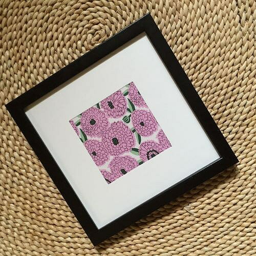 北欧フィンランド　Marimekkoのウニッコデザインの絵をいれたフレーム。お部屋のインテリアに、プレゼントにメッセージとともにそえるととっても喜ばれる大人気のポストカード！フィンランドのヘルシンキより直輸入の商品 で日本未入荷の商品です！...