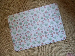 英国　ロンドンのMark＆Spencerの新作William Moricce　デザインの直輸入のプレイスマット　パリで大人気！（日本未入荷の英国フランスのMark ＆Spencerにて販売中の商品です。） ＊3枚セットで、重宝します。