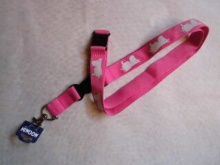 北欧フィンランドよりあるととても重宝するかわいいネックストラップをご紹介します。 オフィスのIDなどに、かわいいムーミンの柄のついた ムーミンファンにお勧めのネックストラップです！ 縦　50センチ、幅　3センチ フィンランド　ヘルシンキより...