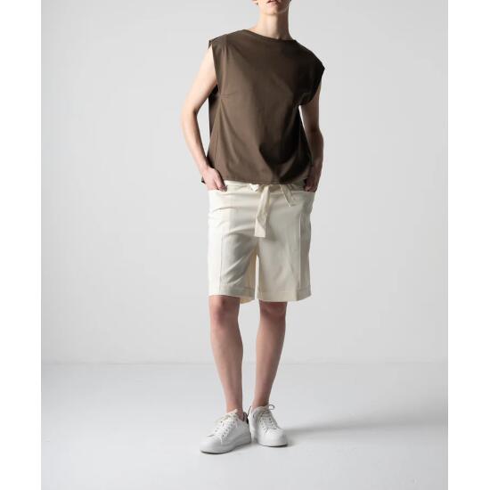 当店はCOGTGEBIGSMOKEの正規取扱店です 【ブランド概要】 バイヤーとして経験を積み、現在ロンドンを拠点に活動する今枝紀子が立ち上げたジャージー素材にフォーカスしたブランド。 機能的なジャージー素材にこだわり、アイテムは全て日本製...