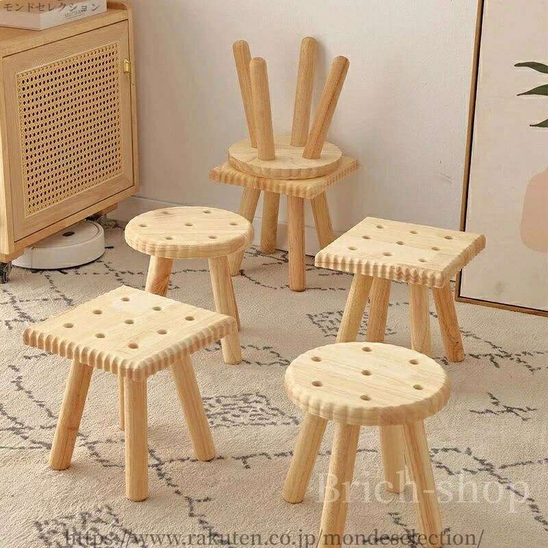 【木製キッズスツール】【全2種】 ビスケットをモチーフとした可愛らしい子供用スツールです。 無垢材を使用した天然木の“あたたかみ”が感じられるスツールは子供から大人までみんなが座れる。 ひとつひとつ丁寧につくられていますので、強度十分なしっ...