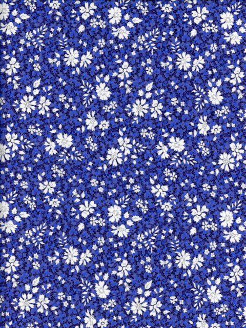 リバティプリントタナローン生地 サイズ：110cm巾＜br＞ カラー：ネイビー系 この商品は、30cmからの販売です。 販売価格は、10cmのお値段です。サイズ：110cm巾 カットクロスは、別のカテゴリーです