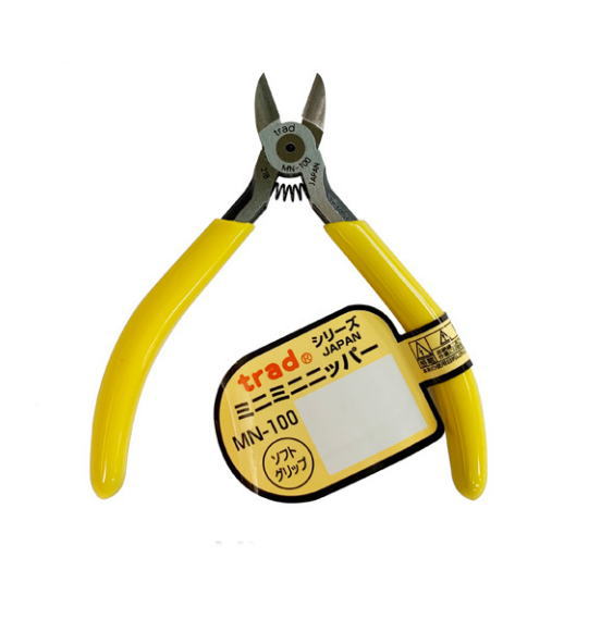 ・手のひらサイズのミニニッパー ・安心の日本製 ・切断能力:鋼線1.6mm/より線2.0mm2/プラスチック4.0mm ・材質:機械構造用炭素鋼 ・焼入れ:無酸化全体焼入れ、刃部高周波焼入れ ・全体硬度:42～50HRC ・刃部硬度:54～...