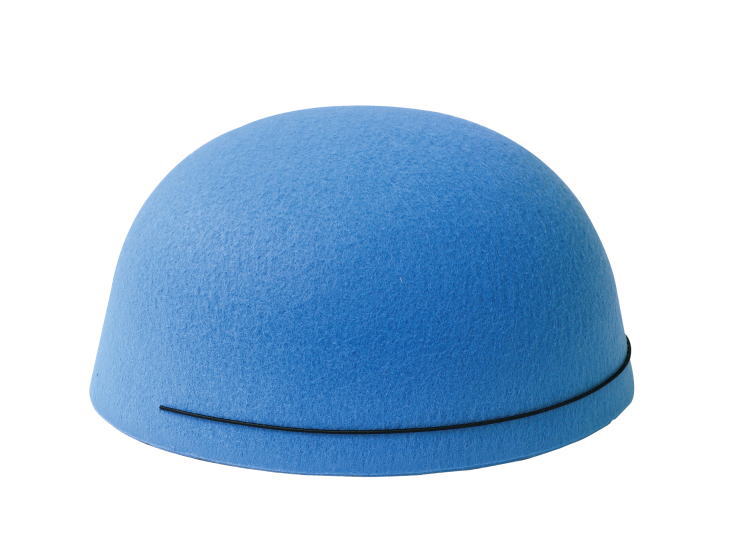 飾り付けるだけでカンタンにアニマル帽子がつくれる！ フェルトなどの素材を張り付けるだけで簡単に動物などのオリジナル帽子を作ることができます。 頭囲約55cm φ190×110mm 材質：フェルト、ゴム