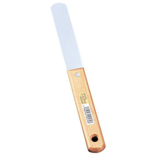 壁、タイルのコーキングに なめらかな弾力性が美しく仕上げます 高度な熱処理と研削加工による、なめらかな弾力性です 鏡面加工で、付着物を取り除きやすく、作業がはかどります 刃長：115mm 刃幅：24mm 基部仕様：総焼入製 全長245mm
