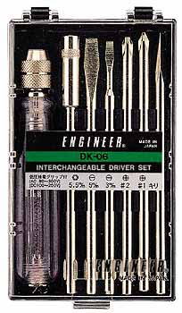 ★仕様★ ・差替え式のドライバーセットです ・低圧検電グリップ付き(AC80～250V／DC100～300V) ・電気製品、コンセント等の導通確認に ・各種ネジの取付、取り外しに ・ケース寸法:81mmX145mmX29mm ・総重量:28...