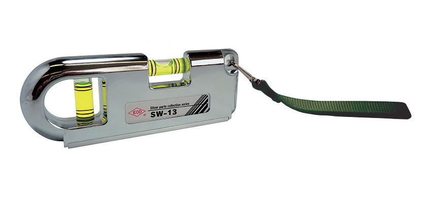 ★特徴★ ・足場組立にも最適なコンパアクト水平器です ・前面はシルバーメッキ、裏面はホワイト ・ハンドストラップ付です ・強力ネオジウムマグネット採用 ★フレーム特徴★ ・ABS樹脂製 ・サイズ:(130mm×18mm×47mm) ・測定面...