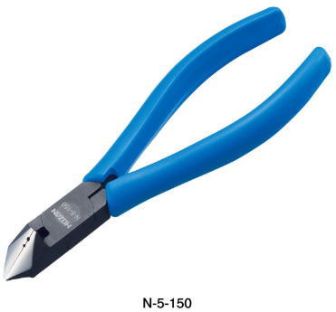 ストリップ穴付の斜刃タイプ 　 N-4のワイヤーストリップ用穴付 平行線の縦割りカットに最適です 　 　 【製品仕様】 　 品番 切断能力 ストリップ穴 mmΦ 硬度HRC （刃部） 重量g 銅線mmΦ 銅より線mm2 鉄線mmΦ N-5-...