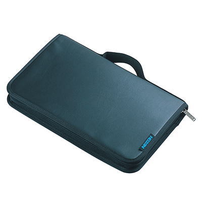 【製品仕様】 外形寸法 320(W)x200(H)x40(D)mm 内寸法 300(W)x180(H)x30(D)mm 重量 600g 材質 ビニールレザー