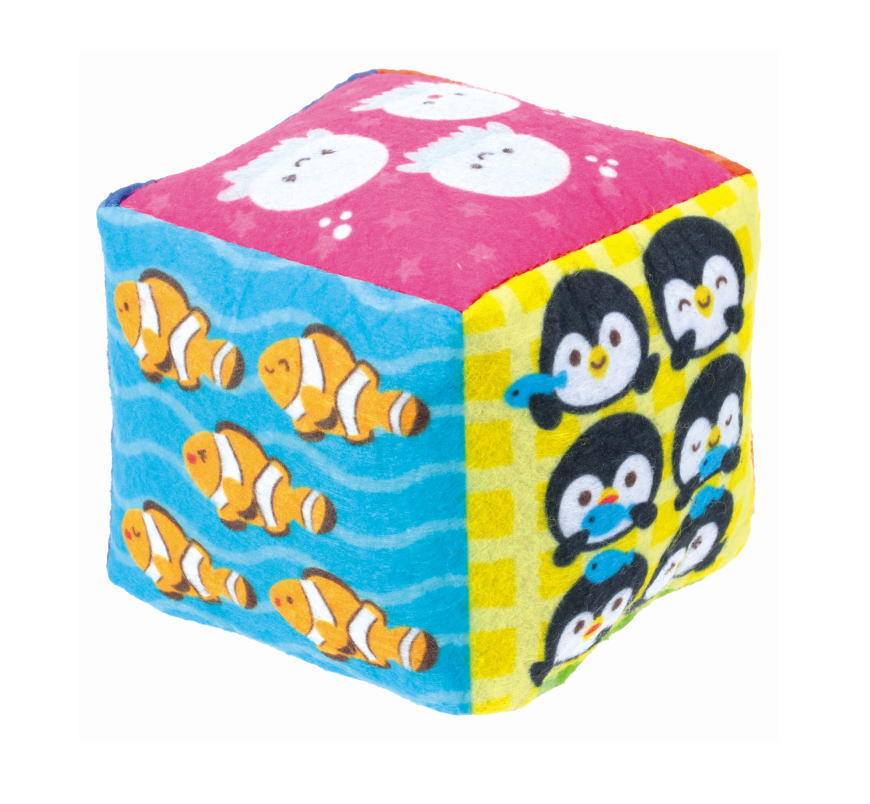 フェルト生地でできたサイコロ！ 手のひらサイズのフェルト製のサイコロです。 綿入りで柔らかい素材です。 生き物の柄がかわいいサイコロです。 サイズ：65×65×65mm 材質：フェルト（ポリエステル）