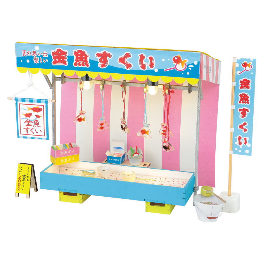 昔懐かしい屋台のジオラマが簡単につくれる！ 1/12スケールの金魚すくいの屋台のミニチュアがつくれるキットです。 透明板に金魚が印刷されており、クオリティの高いジオラマがつくれます。 パーツはレーザーカット済、印刷済なので、簡単に制作できま...