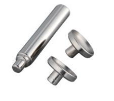 【カシメ交換コマ】 型番 品名 セット内容 付属品 51431 小カシメ交換コマ 頭径：6mm 抜き棒付 51447 大カシメ交換コマ 頭径：9mm 51430 特大カシメ交換コマ 頭径：13mm 51432 ポリワッシャ (薄い生地の補強...