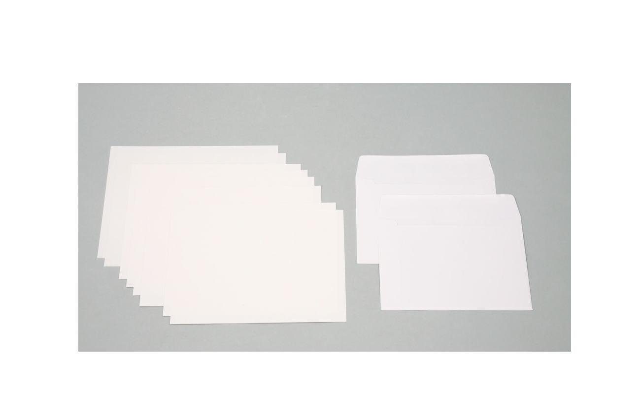 開くと、メッセージやアートがとび出すカードをつくるセットです。 台紙、作画し、封筒、ともに2セット分セットしています。 制作に便利なとび出す台紙の作り方説明書付です。 制作時間：6～8時間 使用画材：アクリルガッシュ 外台紙：200×150...