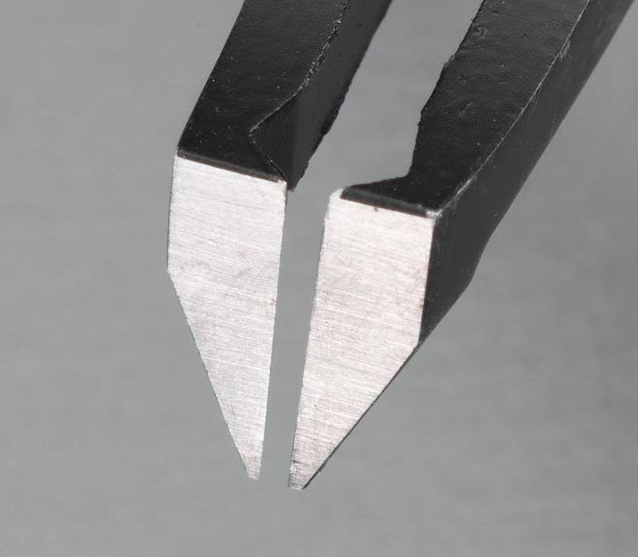 ●先端幅…8mm ●全長…115mm ●材質…カーボンスチール ●ブラックエポキシコーティング ●刃幅…7.6mm ●仕様…レバー付