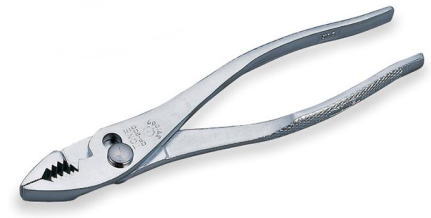 物をつかむ、パイプなどを回す、線を切る作業に使用します。 つかむ物の大小によって口の開き方が2段階に変えられます。 　 品番 切断可能径 (mm) 寸法(mm) 質量 (g) A H T L CP-150 3 30 42 9.4 165 1...