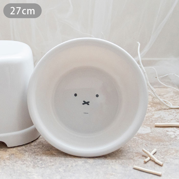 持ちやすく使いやすい湯おけ 使いやすい形状とシンプルなデザインの湯おけです。　無駄のない形状なので、どなたでも持ちやすいです。　ミッフィーのお顔とシンプルなホワイトカラーが大人可愛いデザインです。　抗菌効果のある銀イオンを配合しているので、...