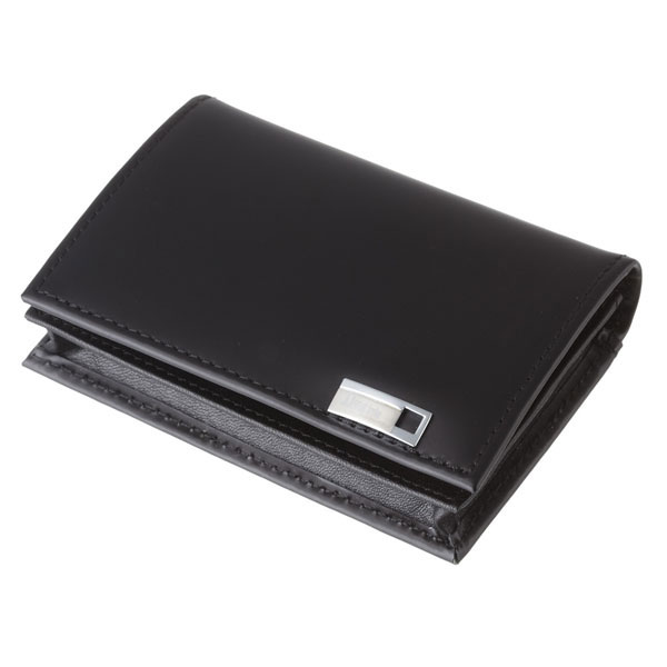 さりげないオシャレを日常に。いつも持ち歩くものだから、デザインを楽しみたい。使いこむ程に味の出るカウレザーを使用。ブラックから漆黒への色の変化が楽しめます。カードケースの片側は、間仕切りで2分割されています。もう一方は、メッシュのシースルー...