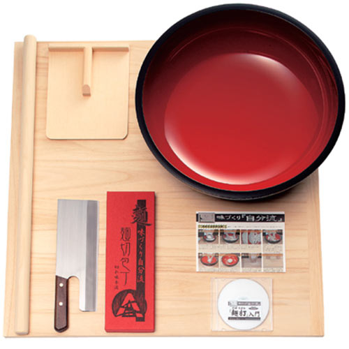 入門用麺打ちセットメーカー豊稔企販商品外寸(mm)780×810×高さ185その他1回に打てる量：約500〜1000g◆入門用麺打ちセットの大型です。◆麺台・こね鉢が大きいので、麺打作業が楽にできます。重量・内容量11.6kg生産国日本セッ...