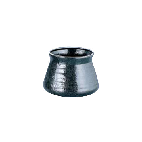 【CC】キッチン>お鍋イロイロ>鍋料理小道具たち↓黒の瀬戸焼、白刷毛の2色ご用意♪瀬戸黒白刷毛だし入れがら入れだし入れがら入れ硬くどっしりとした質感を感じさせるがら入れですメーカーエムズジャパン商品外寸(mm)直径120×高さ95その他瀬戸...