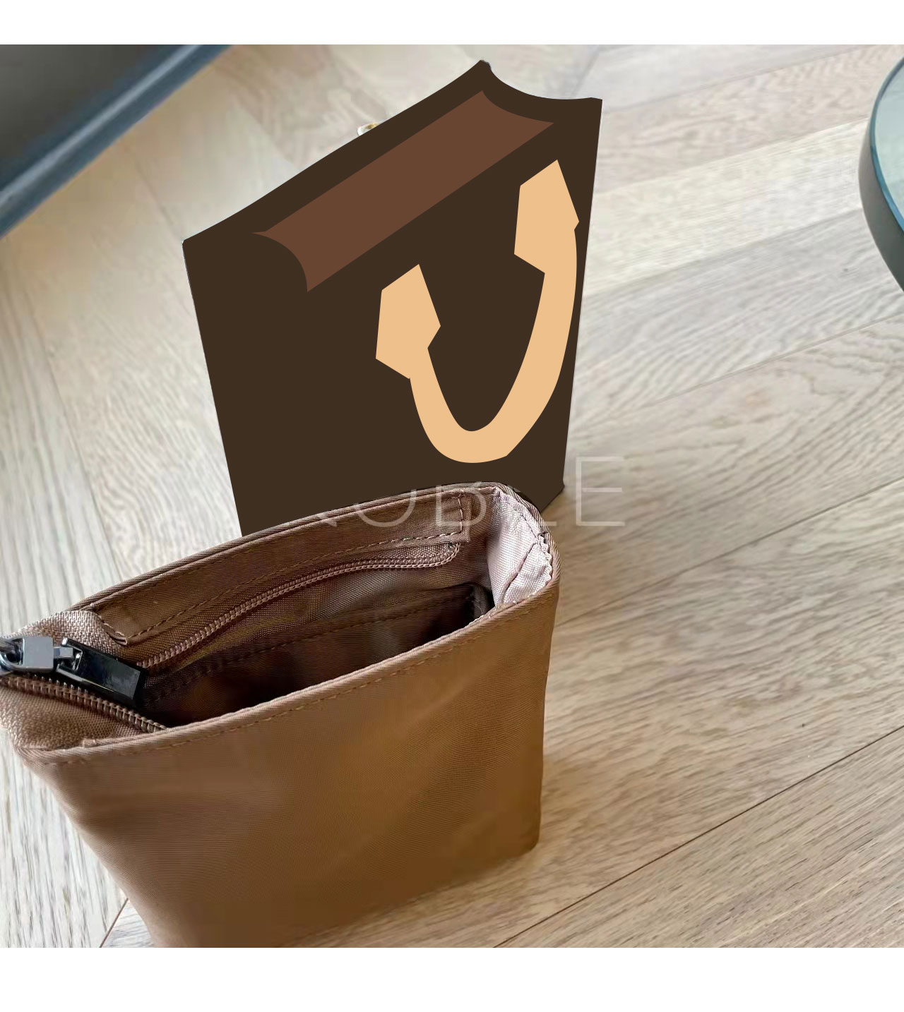 ブランド：BagCareご注意：この商品は ルイヴィトンLV Petit Sac Plat 対応の互換商品です。バッグはただの参照物で、非売品です。 ゴチャゴチャしているバッグの中がすっきりと片付きます。内容物が一目瞭然で、取り出し易く使い...