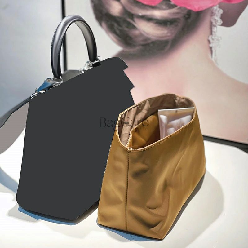 ブランド：BagCareご注意：この商品はエルメスの互換商品です。※バッグは参照用で、販売しません。バッグインバッグのみの販売します。。 【扱いやすい】シンプルなデザインで中身が一目瞭然、物の整理整頓と取り出し簡単です。 【負担にならないの...