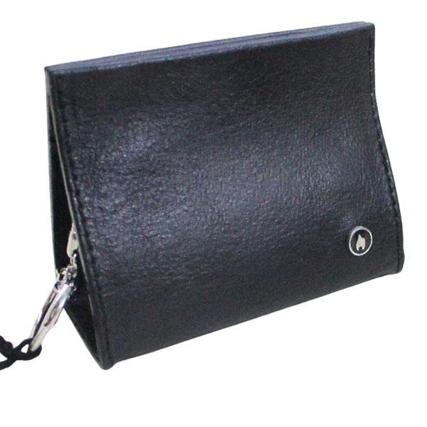 ジッポー コインケース 革製 小銭入れ BL-100/L71068BK キーホルダー付き ※ジッポー（アメリカ）独特の縫製の粗さがある場合がございます。 注意事項 メーカー都合にてパッケージ、デザイン、仕様変更等ある場合があります メーカー...