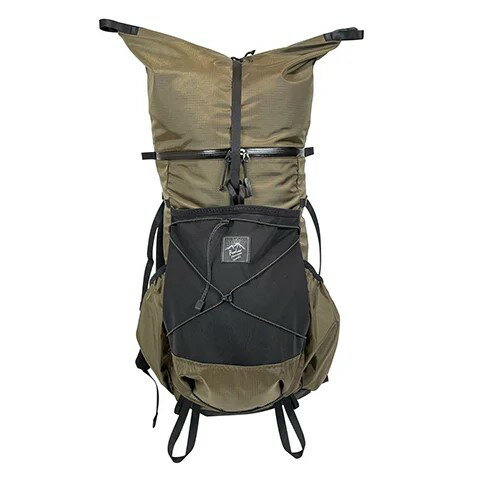 Rascalは約45Lオーバーのテント泊縦走を想定したRLMW最大容量のバックパックです。 開閉部ファスナー＋ロールトップで容量の大幅な可変が可能。 10〜15kgのパッキングウエイトでのロングハイクや縦走を想定して背面パッド、ハーネスのパ...