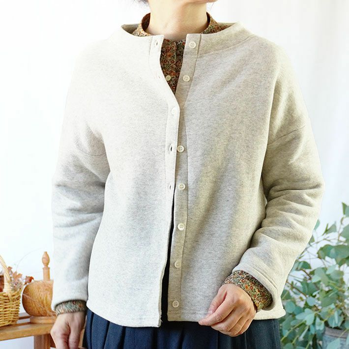 商品情報素材/材質綿　85％再生繊維(セルロース) 15％サイズ/寸法着丈 52cm 肩幅 63cm バスト 110cm 袖丈 39cm 袖口幅 14cm 裾周り 116cm上記寸法は実寸です。（平置き）その他商品説明日本製＊手洗い可能注意...