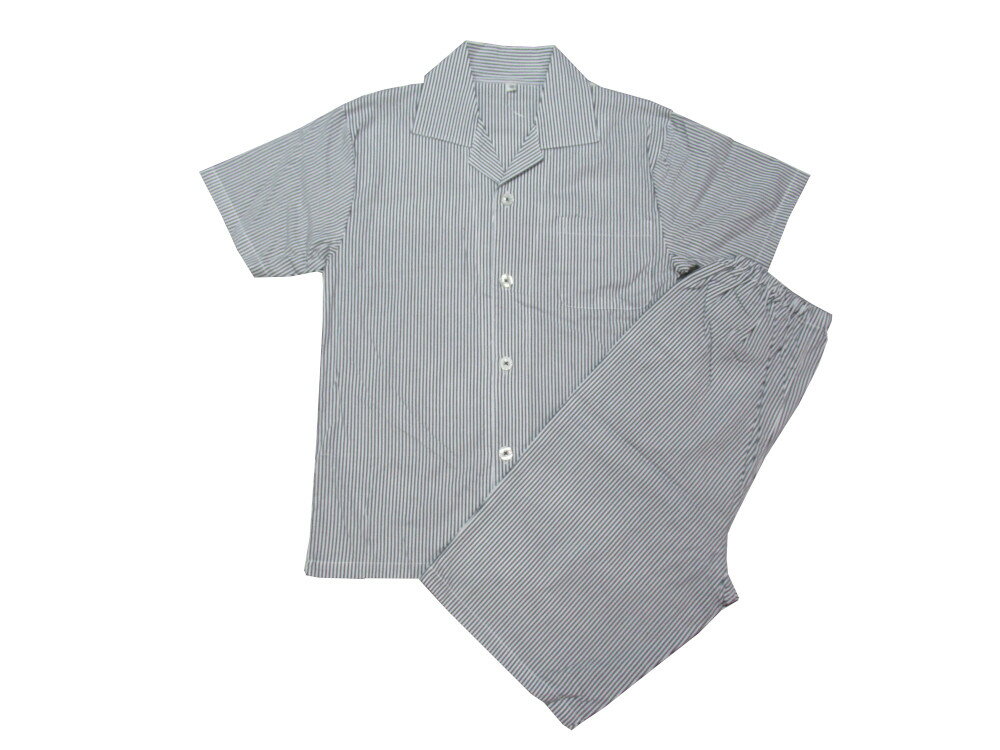 男の子のための夏用パジャマが新登場！ストライプ柄が爽やかで、可愛らしさとカッコよさを兼ね備えています。このパジャマは半袖・ハーフパンツスタイルで、動きやすく暑い夏の夜も快適に過ごせます。素材には100％綿を使用したブロード生地を採用し、肌触...