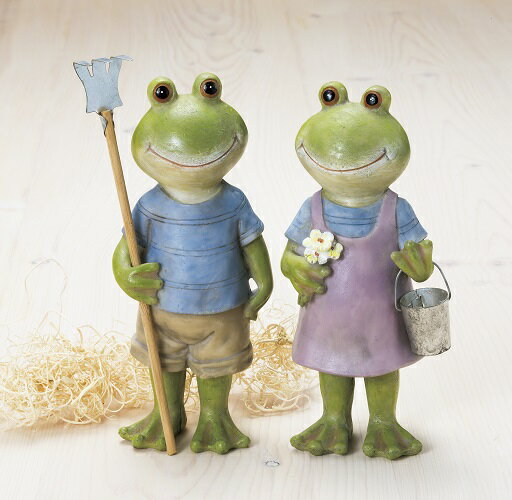 カエル 置物 2種アソート お庭にも対応しておりますが、焼けによる色あせは出てきます。 サイズ：奥行5.0×横6.5×高さ16.0cm 素材：ポリレジン製 陶器より割れにくい素材となります。 モニターの発色の具合によって実際のものと色が異な...