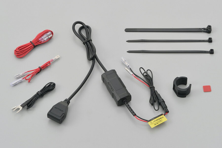 商品説明スマホも楽々充電！！メインキー連動でバッテリー上がりの心配なし！ブレーキスイッチとフレームのボルトに共締めするだけの簡単取り付けです。防水樹脂キャップを閉めれば本体部分を防水。さらに防水樹脂キャップが差込口の根元を傘のように覆い、急...